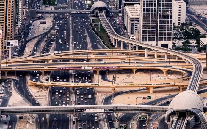 10+ stunning photos show the giant size & impressive scale of Dubai ...