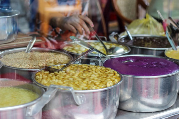 Hue food — 11 traditional cakes & sweet soups in Hue you can't miss ...
