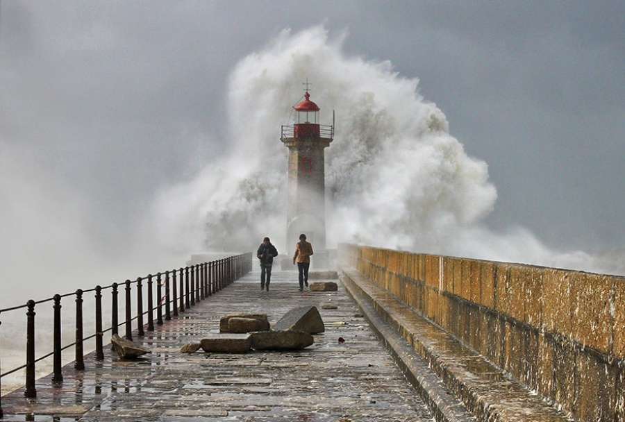27 incredible lighthouses - Nazaré, Portugal - Living + Nomads – Travel ...