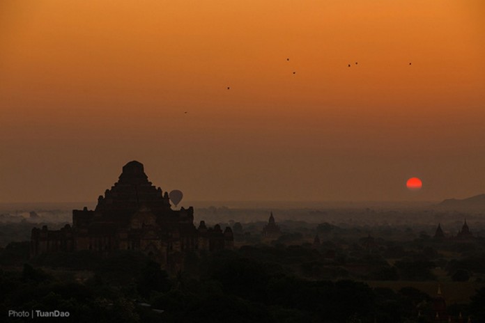 Contemplating splendid sunrise in Bagan — An extraordinary experience ...