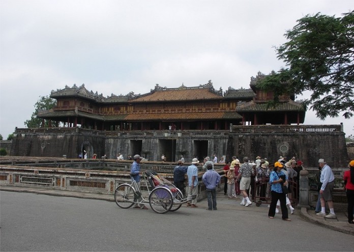 noon gate ngo mon-hue imperial citadel maps address opening hours guide ...