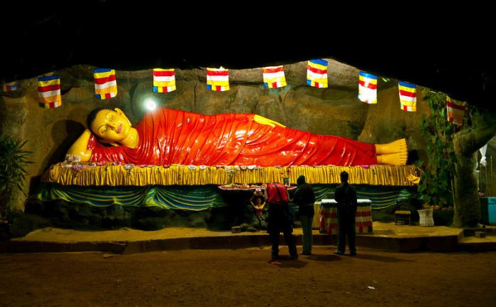 Pilgrimage to Adam's Peak — View sacred Adam's Peak footprint of God ...