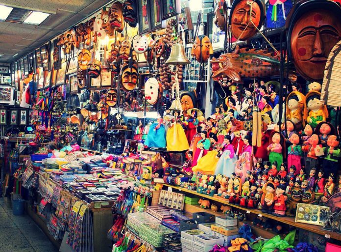 9+ most famous & best markets in Seoul & South Korea - Living + Nomads ...