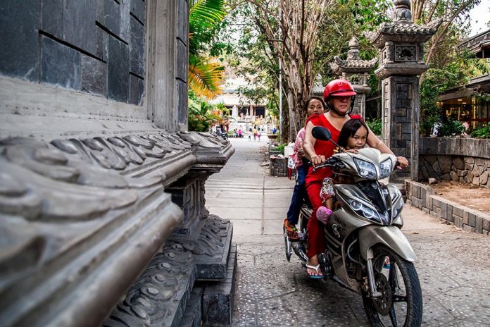14+ journey-worthy photos of daily life in Vietnam - Living + Nomads ...
