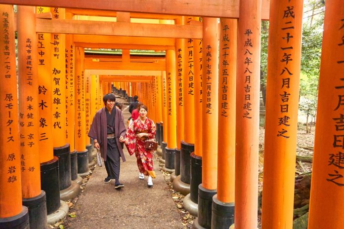 Visiting Fushimi Inari Taisha Shrine — One of the most famous shrines ...