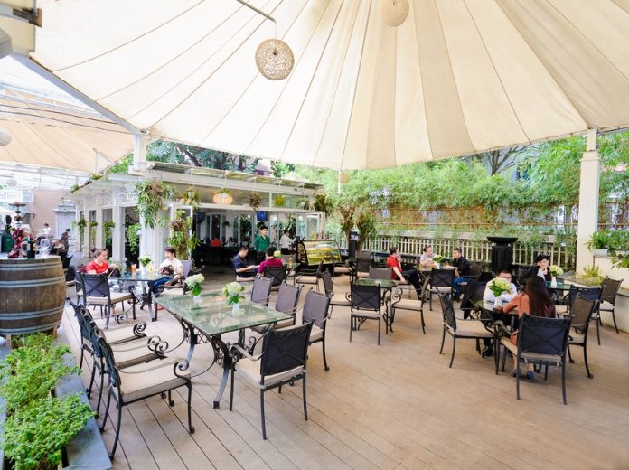 Best cafe in Hanoi — 9 beautiful cafes overlooking Hoan Kiem Lake in ...