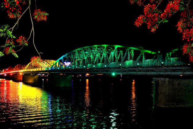 Hue nightlife — Top 8 things to do in Hue, Vietnam at night - Living ...