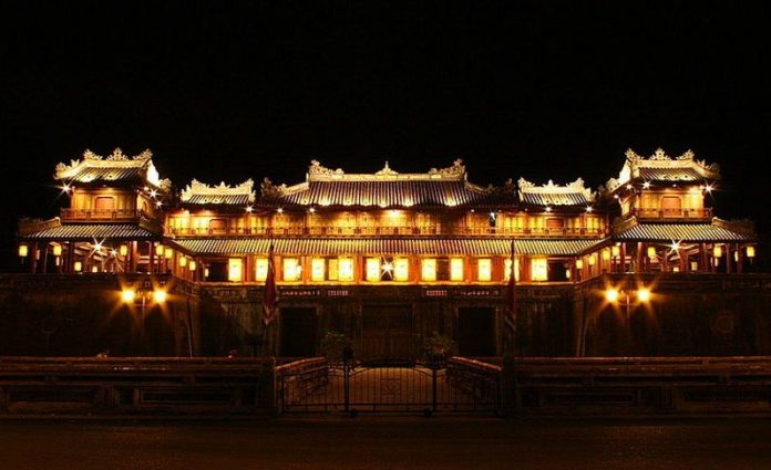 Hue nightlife — Top 8 things to do in Hue, Vietnam at night - Living ...