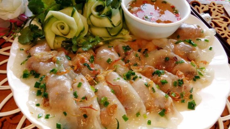 Hue food — 11 traditional cakes & sweet soups in Hue you can't miss ...