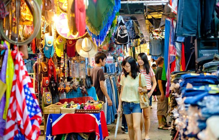 Best markets in Bangkok — Top 8 best shopping markets in Bangkok ...