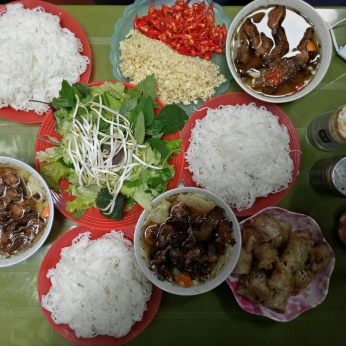 Bun cha Hanoi — Top 14 bun cha (kebab rice noodles) eateries in Hanoi ...