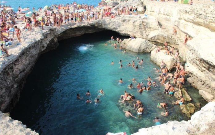 Top 10 most beautiful natural swimming pools in the world - Living ...