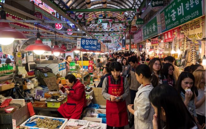 9+ most famous & best markets in Seoul & South Korea - Living + Nomads ...