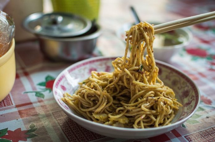 Yangon food guide — 18 famous Yangon foods you should try - Living ...