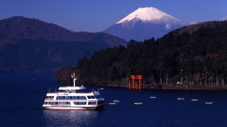 Explore Lake Ashinoko — One of the most beautiful lakes in Japan ...