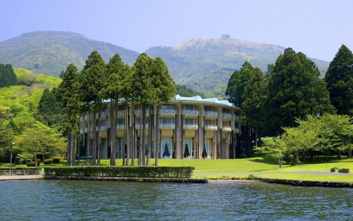 Explore Lake Ashinoko — One of the most beautiful lakes in Japan ...