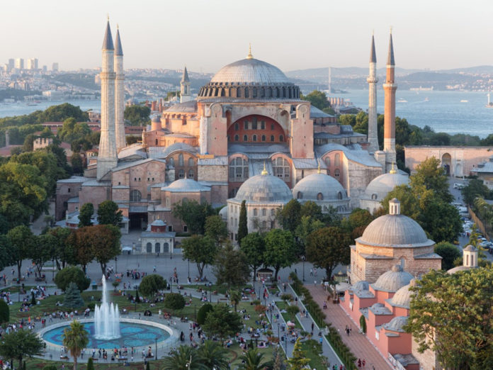 Famous churches in Europe — Top 15 beautiful churches in Europe you ...