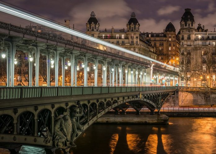 Visiting Paris to hear the most famous bridges in Paris tell stories ...