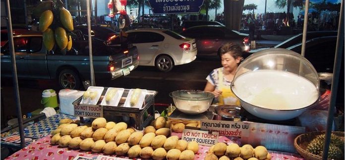 Chatuchak food blog — Top 12 best foods at Chatuchak Market you must ...