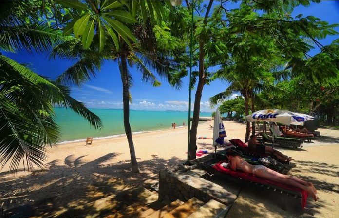 Naklua Beach -things to do in pattaya beaches-thailand5 - Living ...