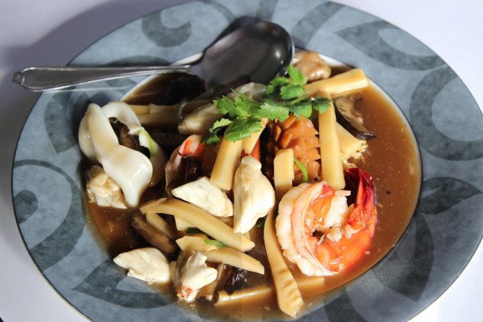 Explore Raan Jay Fai — The level of Thai street food wins Michelin star ...