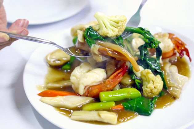 Explore Raan Jay Fai — The level of Thai street food wins Michelin star ...