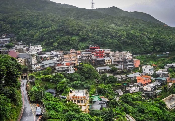 Jiufen Shifen day trip — How to visit Jiufen and Shifen in one day from ...