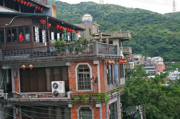 Jiufen Shifen day trip — How to visit Jiufen and Shifen in one day from ...