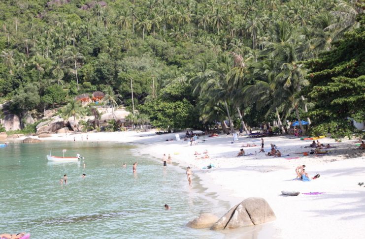 samrong beach Thongson Bay, Ko Samui, Thailand (1) - Living + Nomads ...
