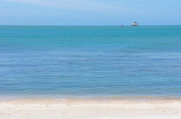 samrong beach Thongson Bay, Ko Samui, Thailand (1) - Living + Nomads ...