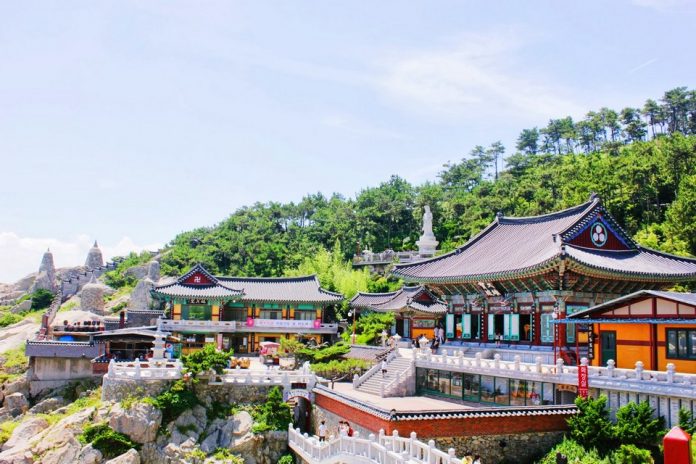 Haedong Yonggungsa Temple blog — Discover the oldest seaside temple in ...