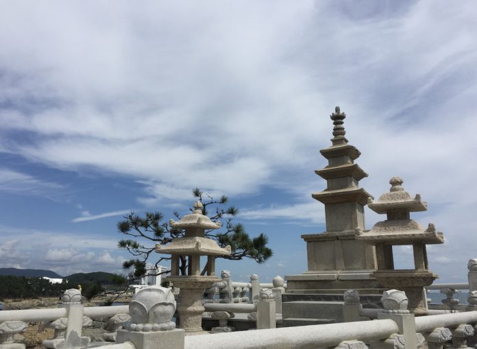 Haedong Yonggungsa Temple blog — Discover the oldest seaside temple in ...