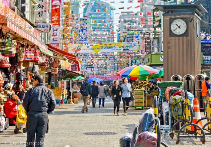 9+ most famous & best markets in Seoul & South Korea - Living + Nomads ...