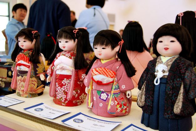 What to buy in Japan? — Top 23+ must-buy souvenirs & best things to buy ...