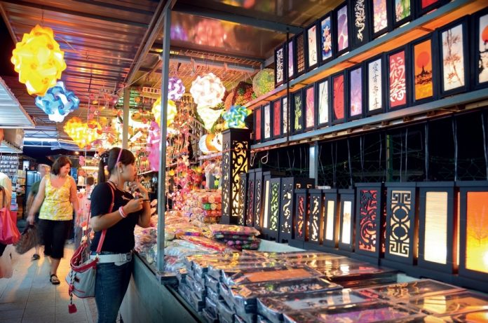 What to buy in Malaysia? — Top +11 famous gifts, souvenirs & best ...