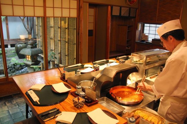 What to Eat in Japan? 29+ most popular, traditional & must try foods in ...
