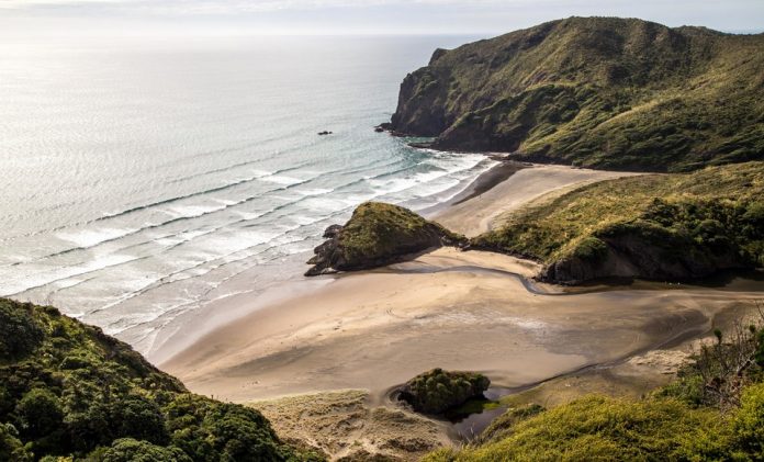 Anawhata beach - Living + Nomads – Travel tips, Guides, News & Information!