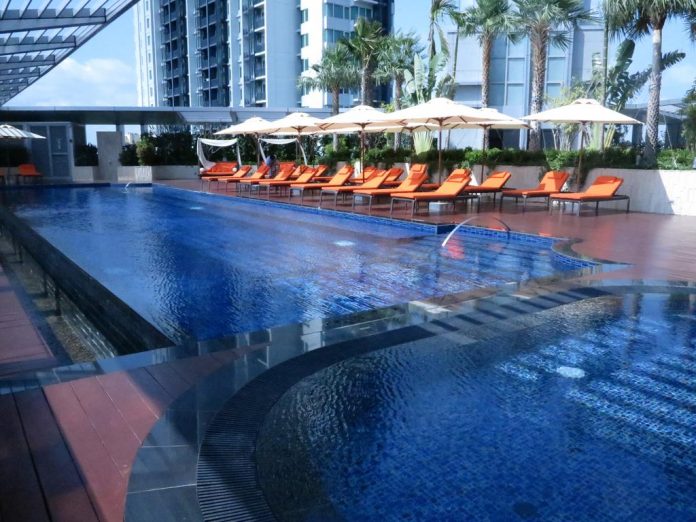 Top Bangkok hotel infinity pool — 10 best Bangkok hotel rooftop ...