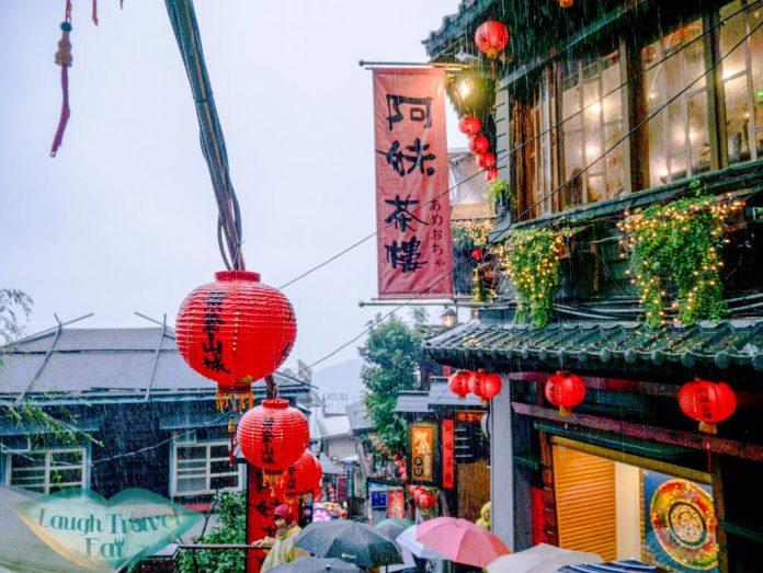 Jiufen Shifen day trip — How to visit Jiufen and Shifen in one day from ...