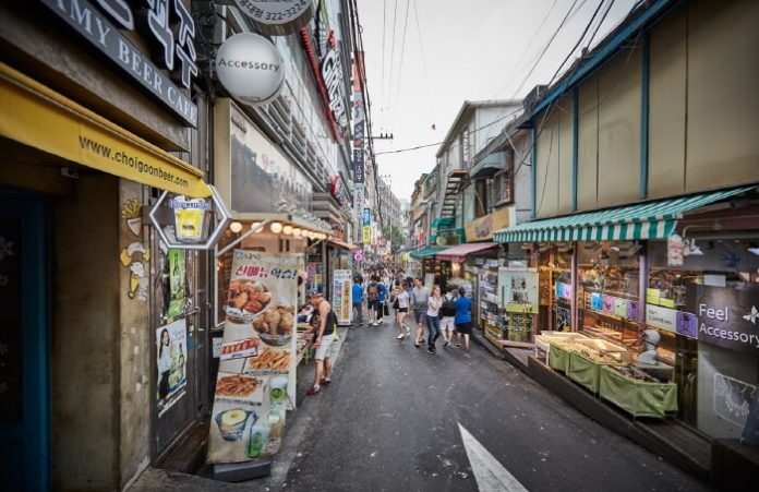 Hongdae travel blog — How to visit, what to do in Hongdae & what to eat ...