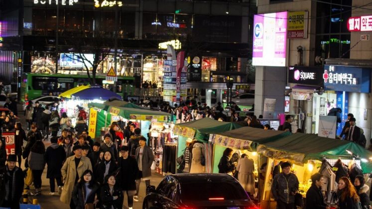 Hongdae travel blog — How to visit, what to do in Hongdae & what to eat ...