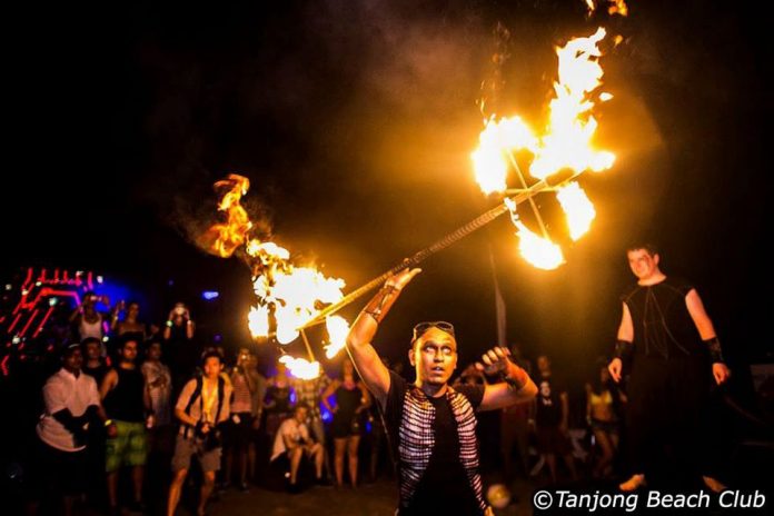 sentosa nightlife,what to do in sg at night,what to do in singapore at ...