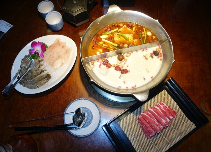 Twin-Side Hot Pot (Couples hot pot) at Wu Lao Guo (2) - Living + Nomads ...