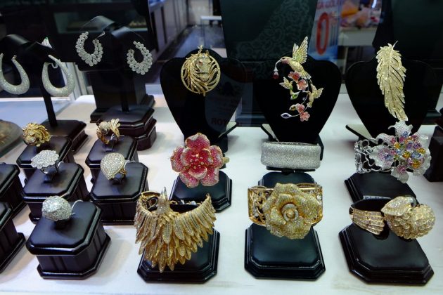 What to buy in Indonesia? — Top +9 famous gifts, souvenirs & best ...
