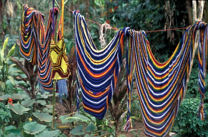 What to buy in Indonesia? — Top +9 famous gifts, souvenirs & best ...
