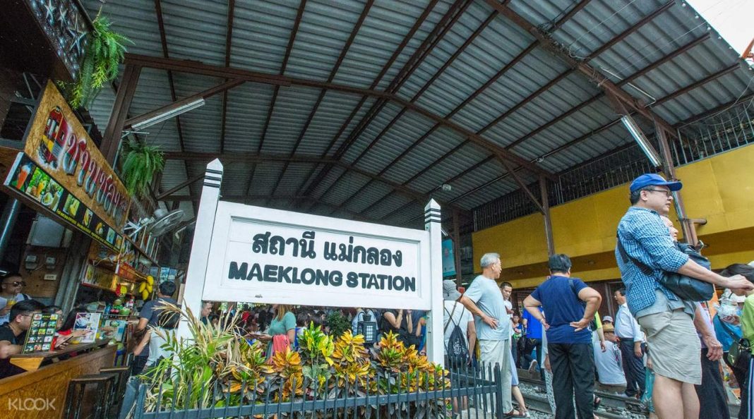 Explore Maeklong Railway Market — The famous market in Bangkok ...