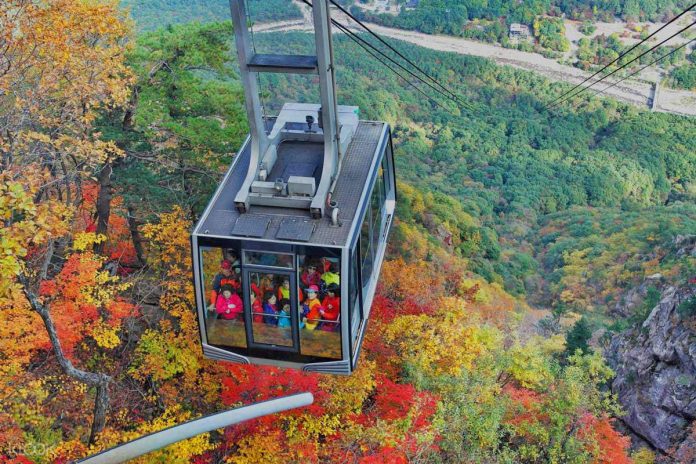 Seoraksan autumn 2025 — Admiring fall foliage & Cable car riding in ...