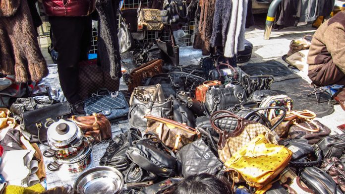Flea market Seoul — 4 vintage & best flea markets in Seoul you should ...