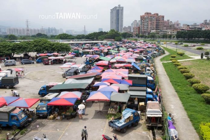 Visit Fuhe Bridge Flea Market (Fuhe Flea Market Taipei) — Discover one ...