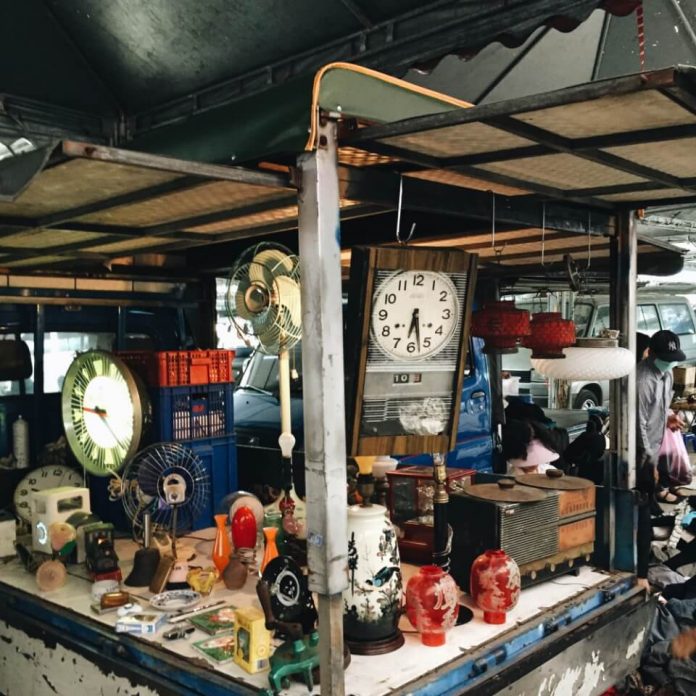 Visit Fuhe Bridge Flea Market (Fuhe Flea Market Taipei) — Discover one ...